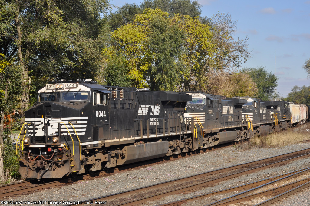 NS 8044 On NS 117 Eastbound